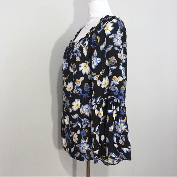 White House Black Market | Tops | Nwt Whbm Off The Shoulder Floral ...